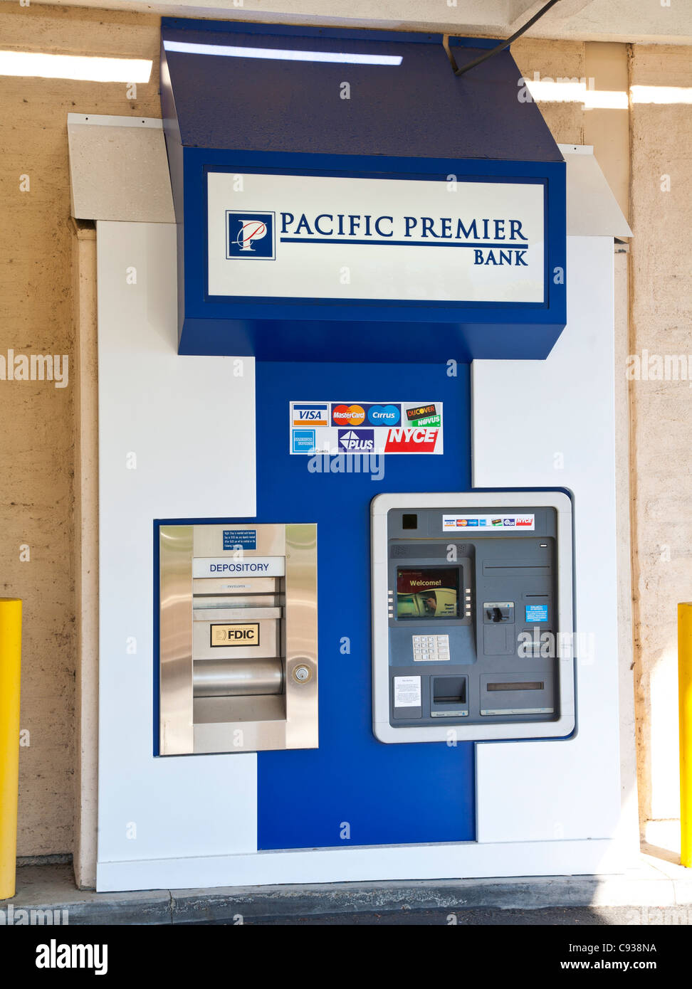 Virement bancaire à travers Banque de photographies et d’images à haute ...