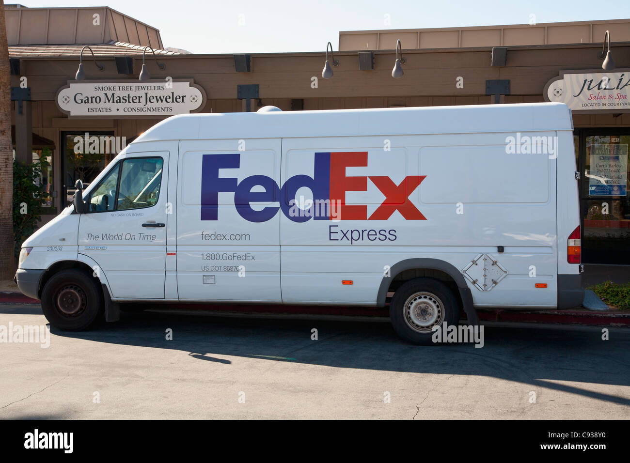 Camion De Livraison Fedex Banque d'image et photos - Alamy