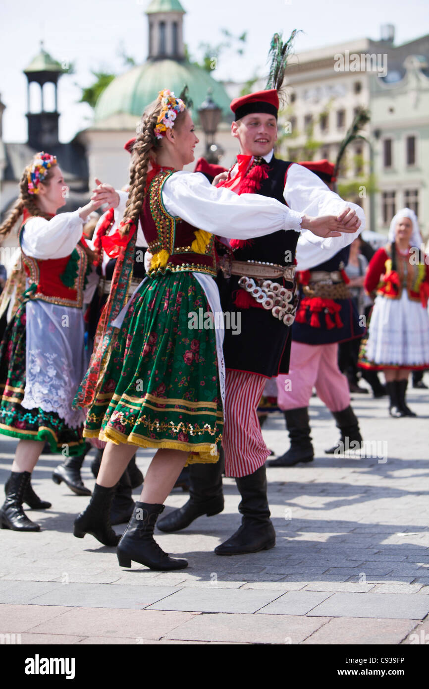 Polish Folk Dress Banque d'image et photos - Alamy