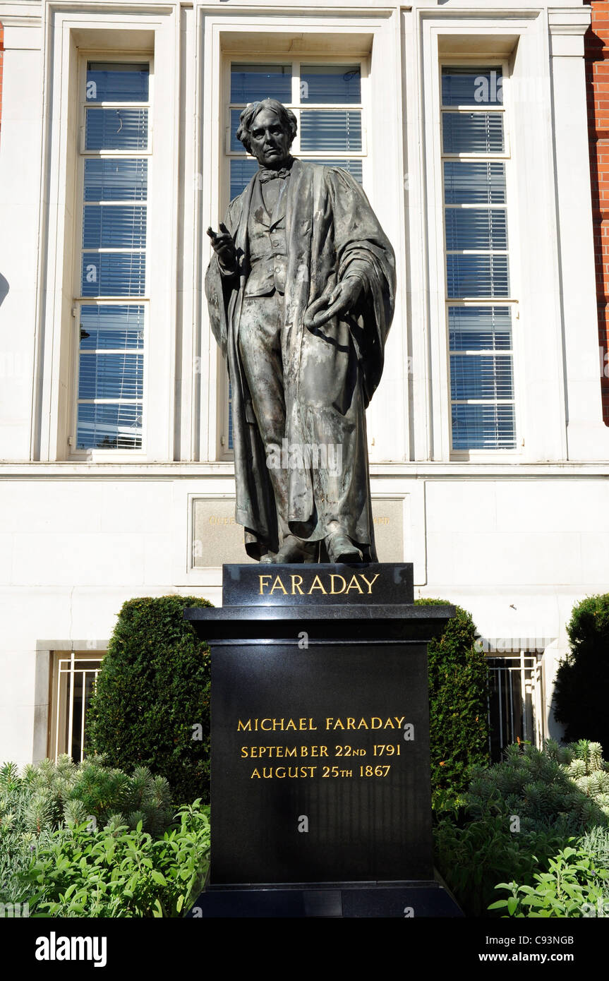 Michael faraday statue london Banque de photographies et d’images à ...