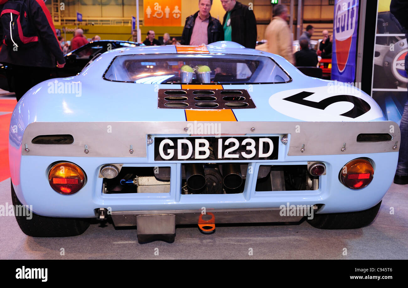Ford GT40 Gulf racing car - Le valet de James Classic Motor Show ...