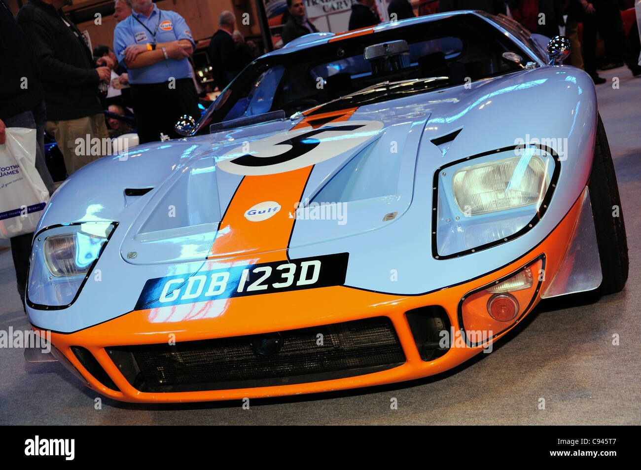 Ford GT40 Gulf racing car - Le valet de James Classic Motor Show ...