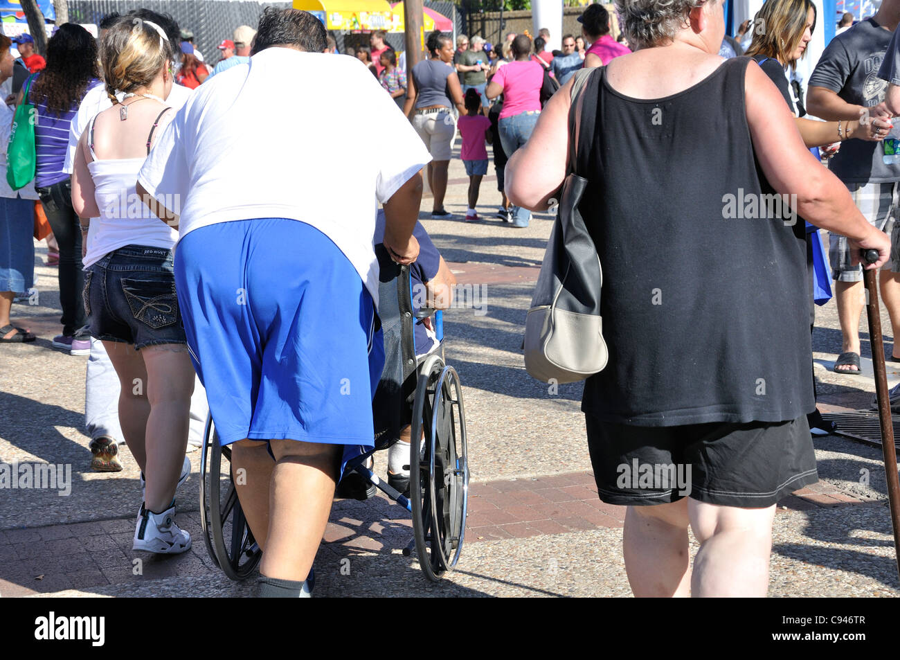 Obese woman wheelchair Banque de photographies et d’images à haute ...