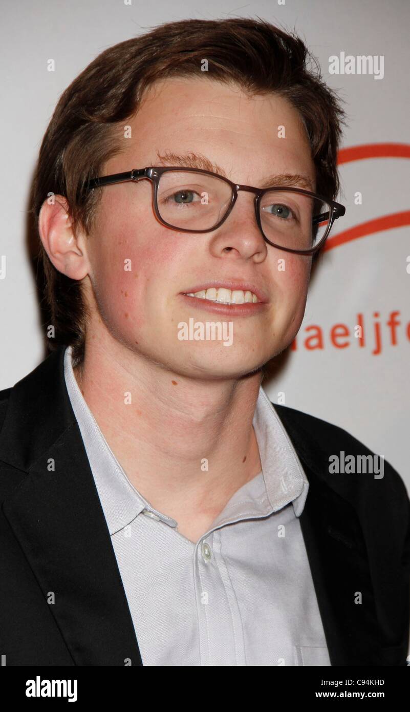 Sam Fox aux arrivées d'une drôle de chose s'est passé sur la façon de ...