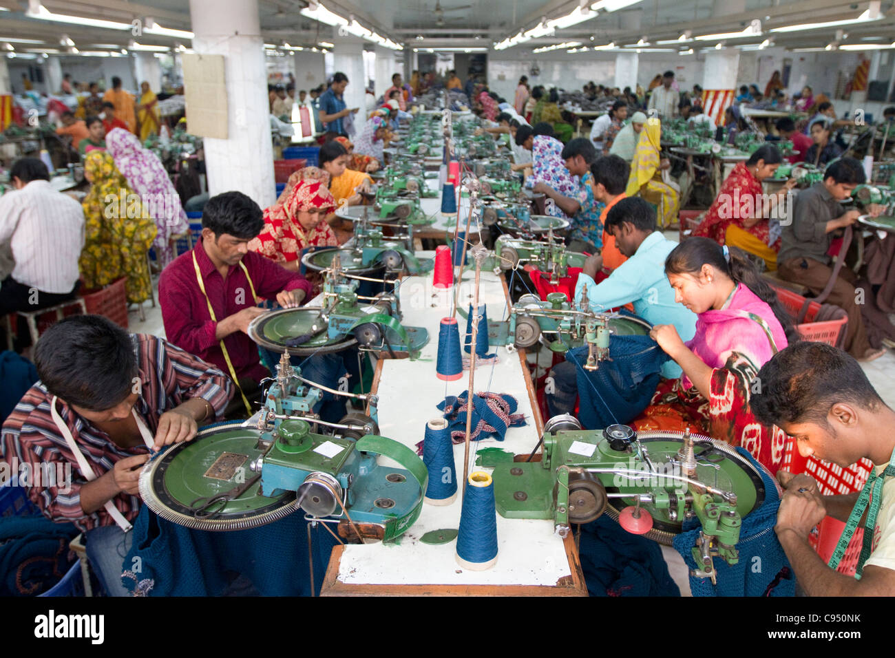 Sewing factory bangladesh Banque de photographies et d’images à haute ...