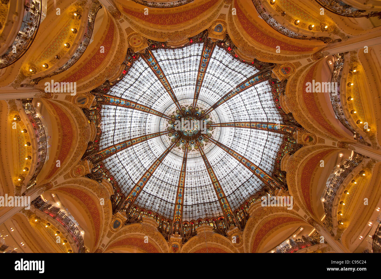 Dôme de Galeries Lafayette, Paris, France Photo Stock - Alamy
