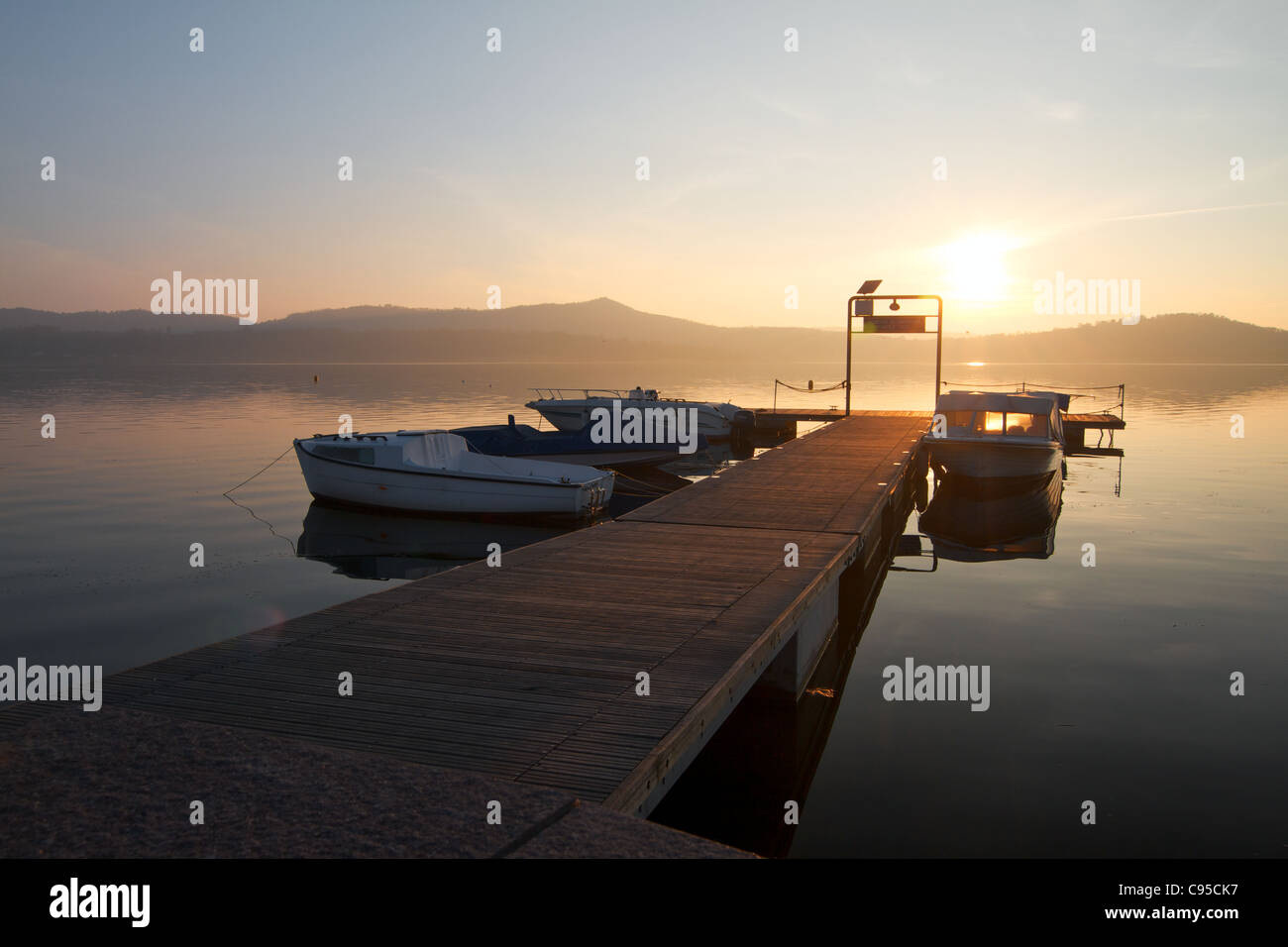 Lago di viverone Banque de photographies et d’images à haute résolution ...