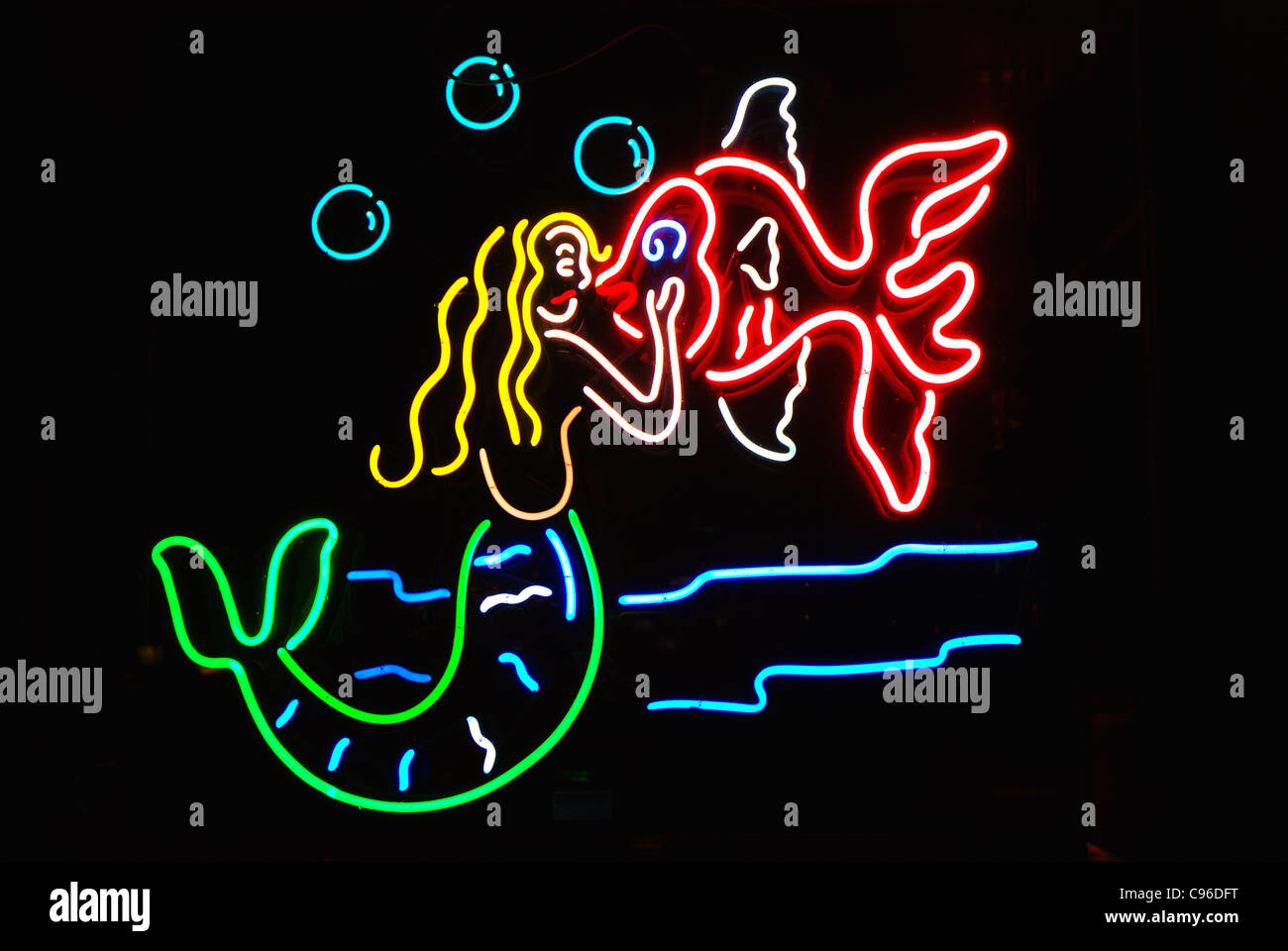 Neon fish sign Banque de photographies et d’images à haute résolution ...