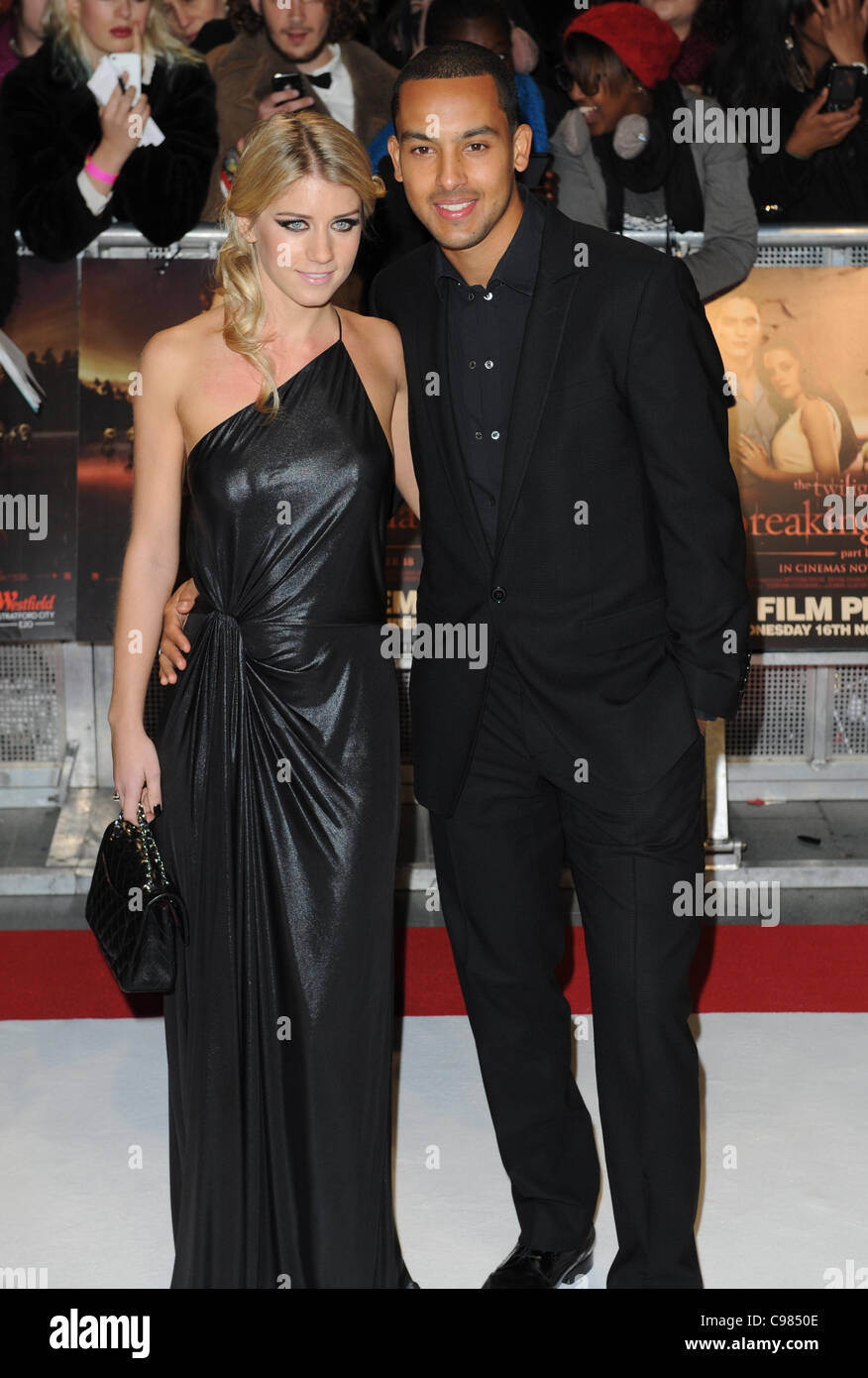 MELANIE SLADE ET THEO WALCOTT LA SAGA TWILIGHT - Breaking Dawn - PART 1 ...