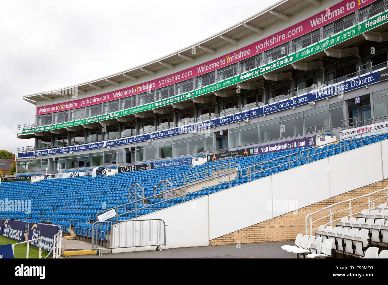 Stand d'accueil à Headingley Cricket Ground, siège de cricket, de Leeds ...