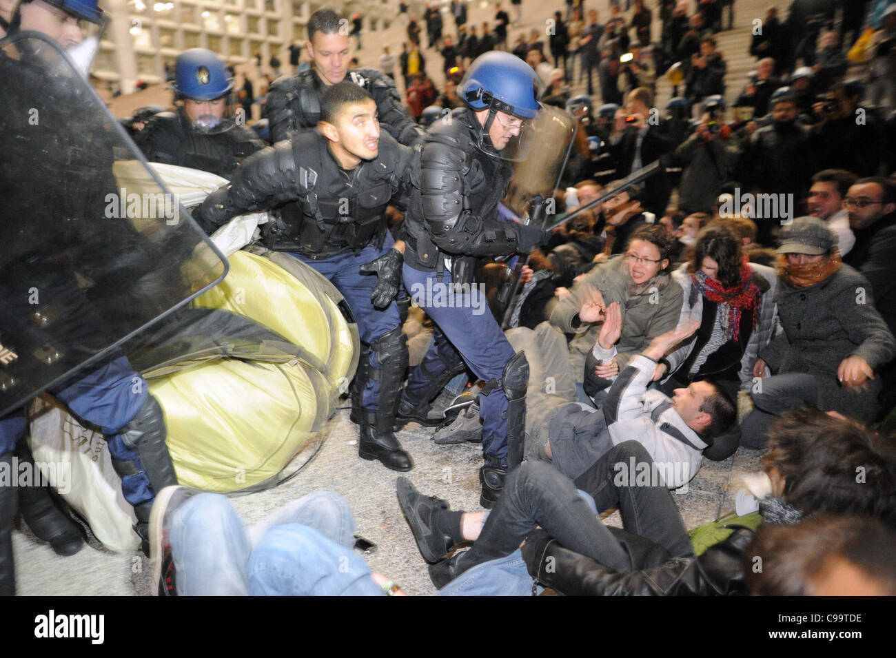 Crs police matraque Banque de photographies et d’images à haute ...