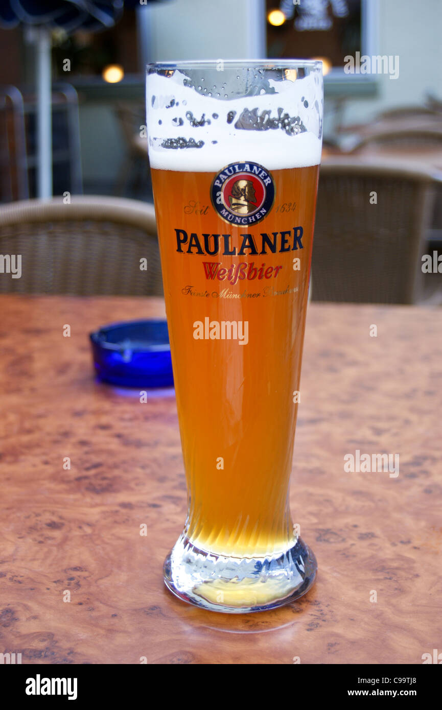 Paulaner bar Banque de photographies et d’images à haute résolution - Alamy