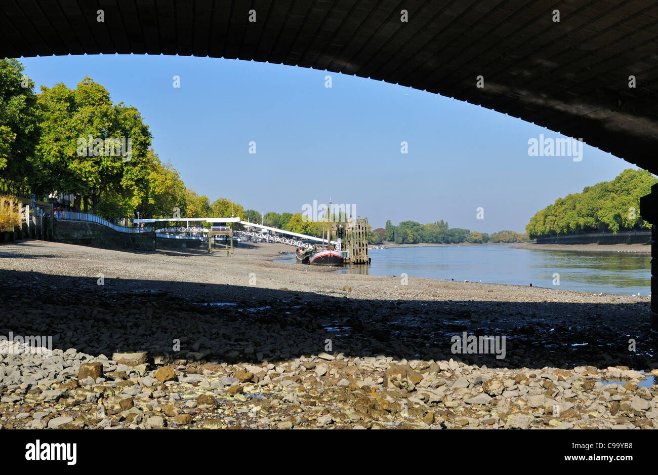 Putney pier Banque de photographies et d’images à haute résolution - Alamy