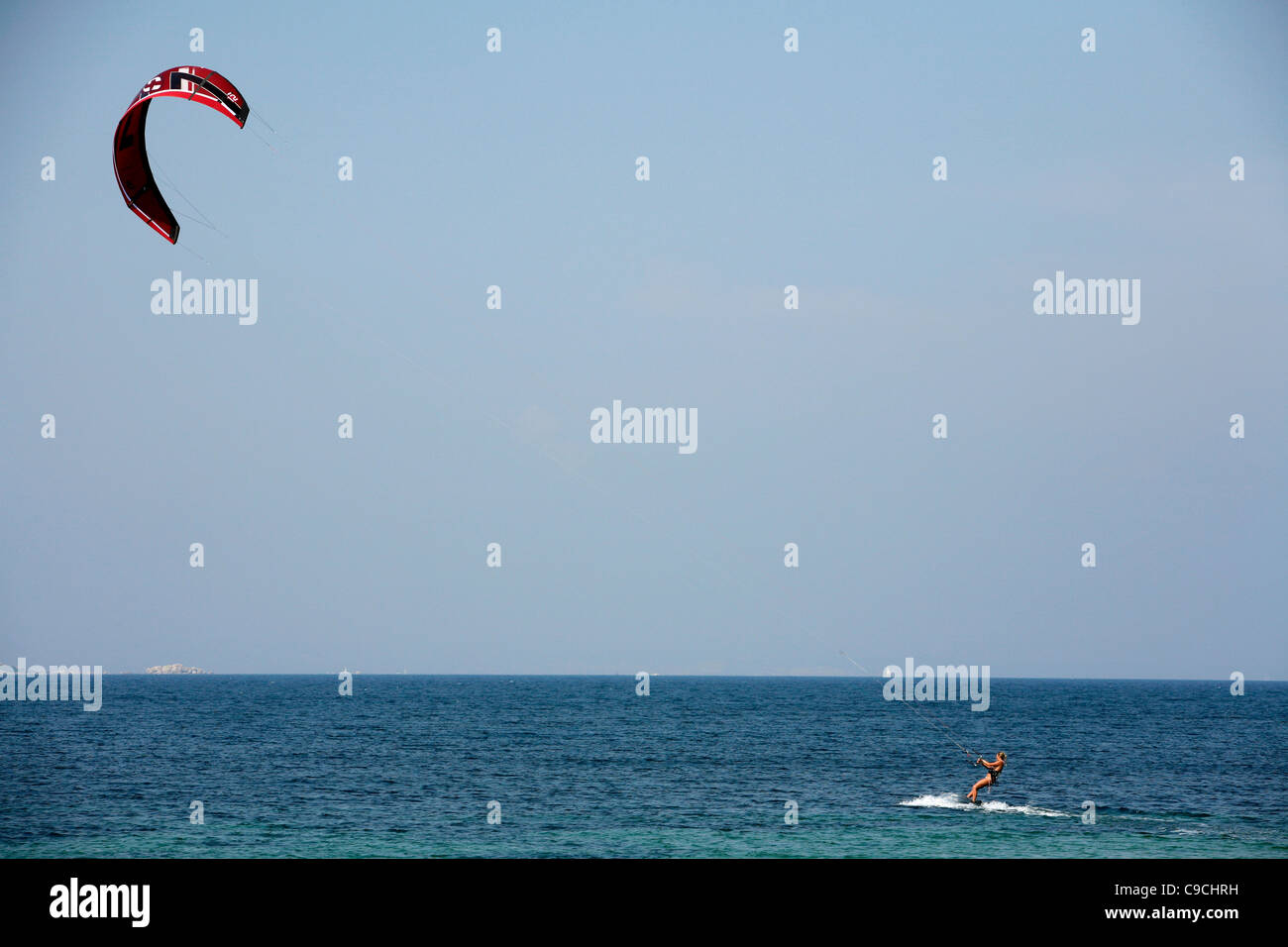 Kite surf plage porto pollo Banque de photographies et d’images à haute ...