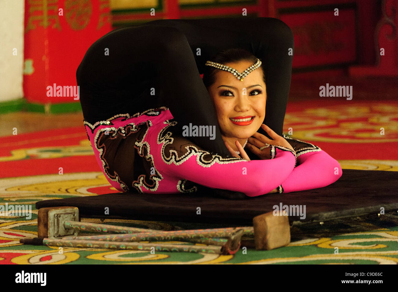 Mongolian contortionist Banque de photographies et d’images à haute ...