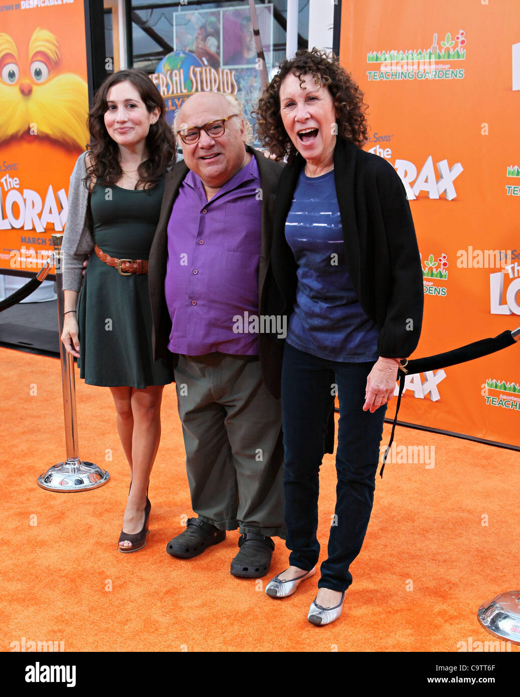 LUCY DEVITO, DANNY DEVITO ET RHEA PERLMAN assister à la première du ...