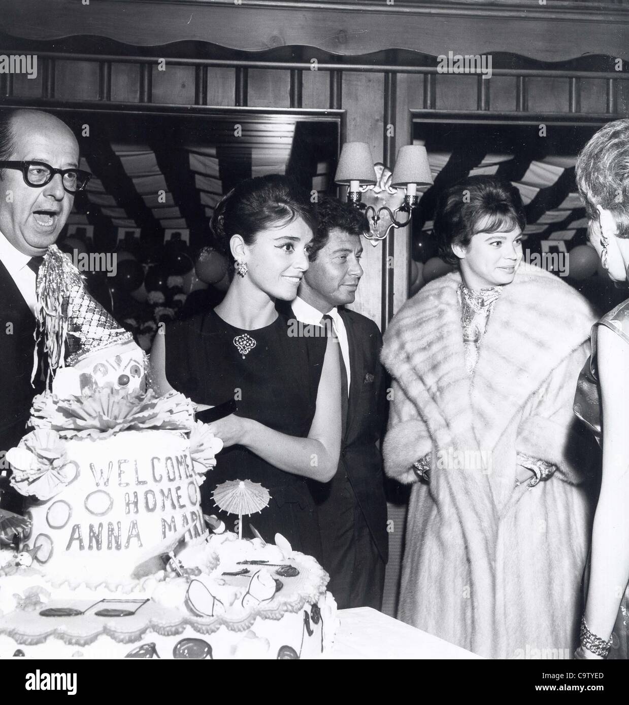 Juliet prowse Banque d'image et photos - Alamy