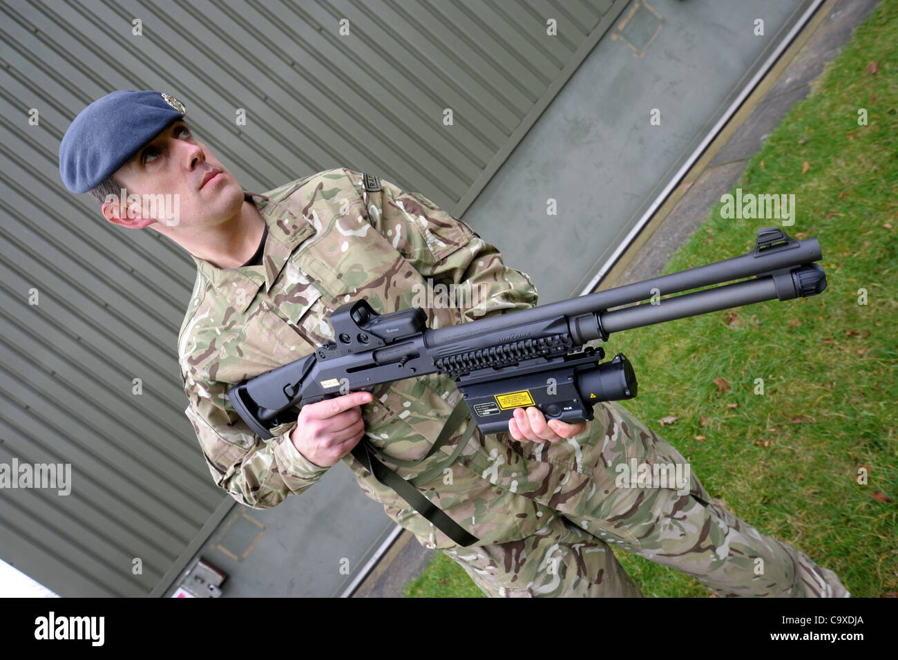 Benelli M4 Super 90 est un fusil semi-automatique italien Photo Stock ...