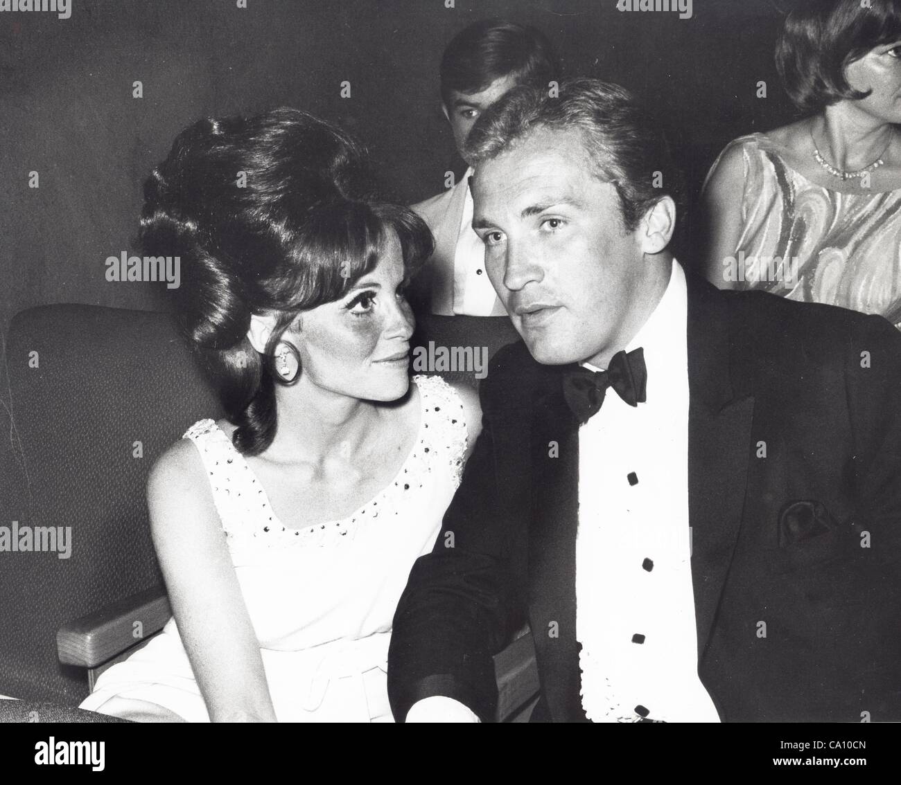 Roy thinnes lynn loring credit image Banque de photographies et d ...