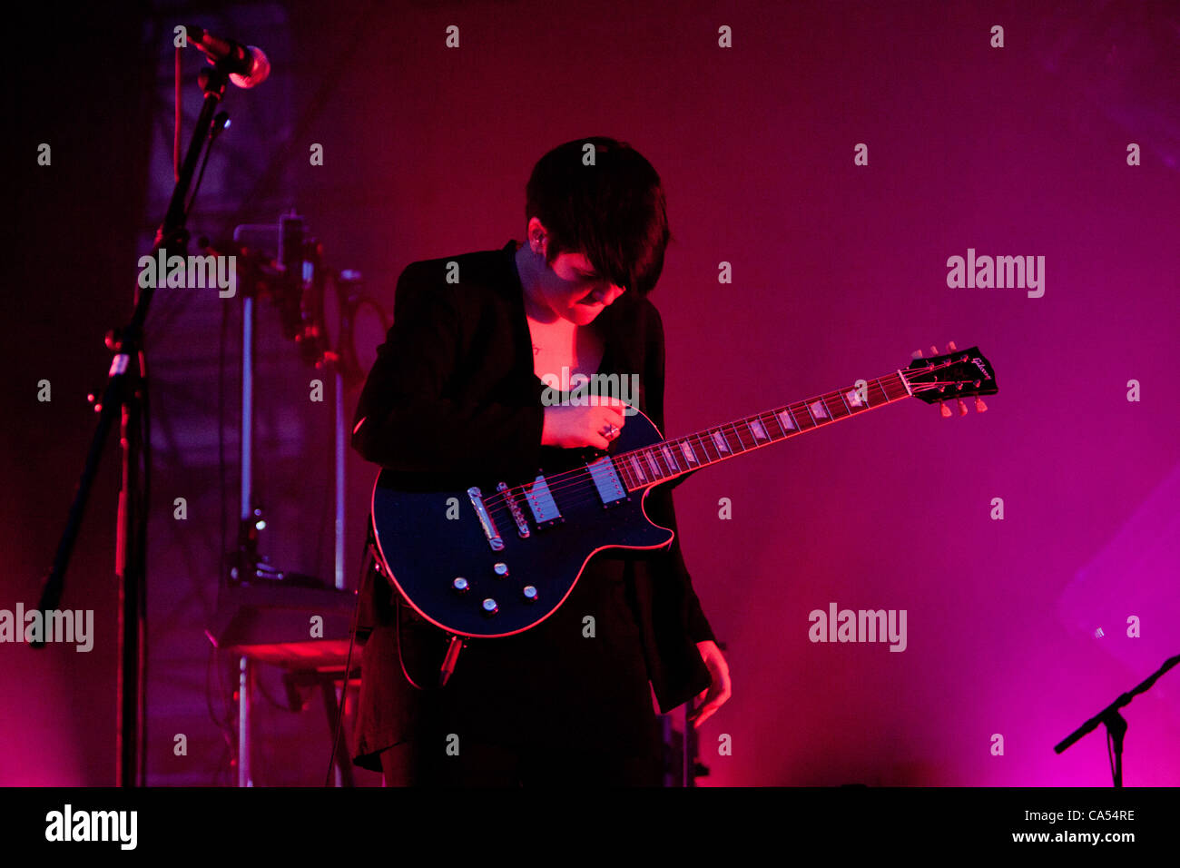 Romy the xx Banque de photographies et d’images à haute résolution - Alamy