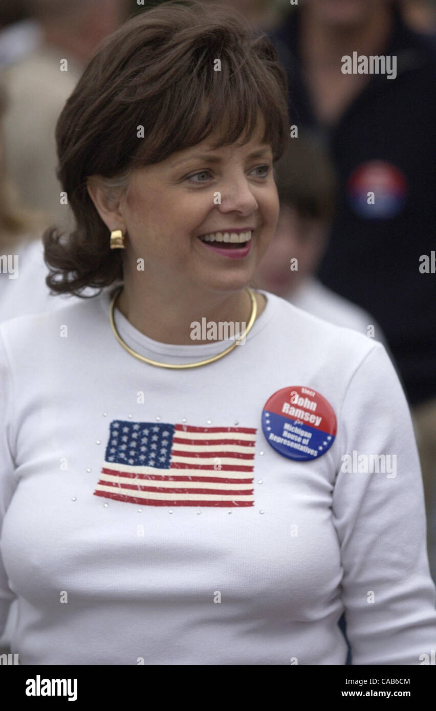 11 mai, 2004 ; Charlevoix, MI, USA ; PATSY RAMSEY schmoozes avec des ...