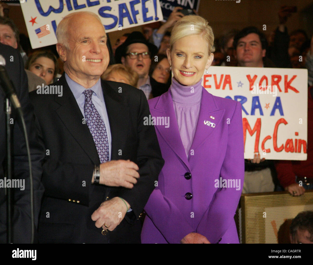 Feb 04, 2008 - New York, NY, USA - CANDIDAT PRÉSIDENTIEL RÉPUBLICAIN ...