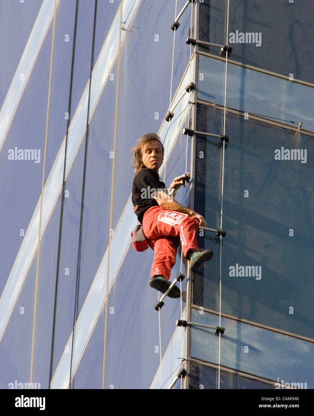 French Climber Alain Robert Banque d'image et photos - Alamy