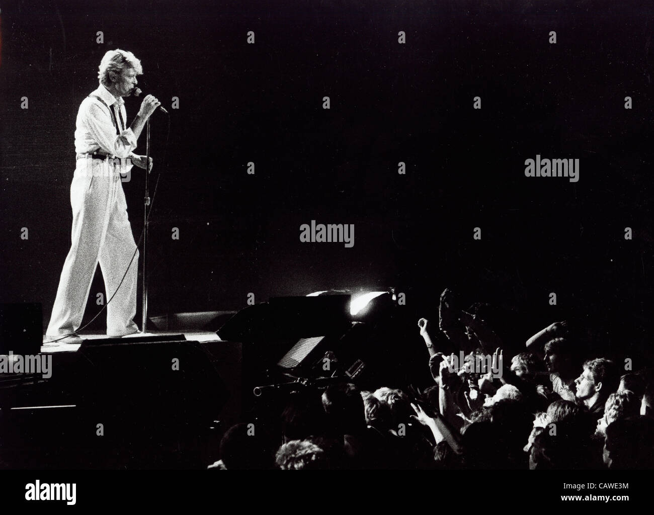 David bowie on stage in Banque de photographies et d’images à haute ...
