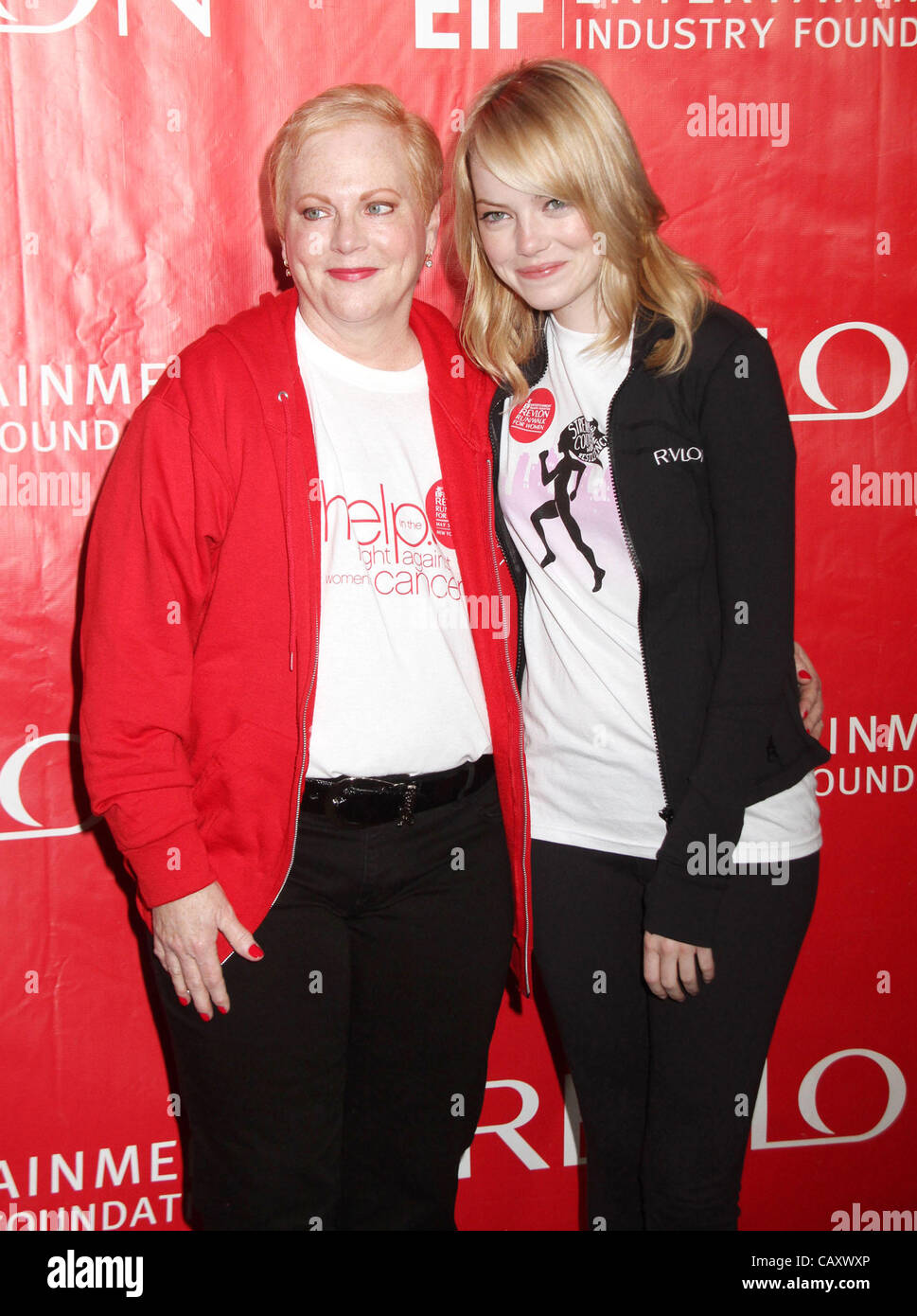 Emma stone and krista stone Banque de photographies et d’images à haute ...