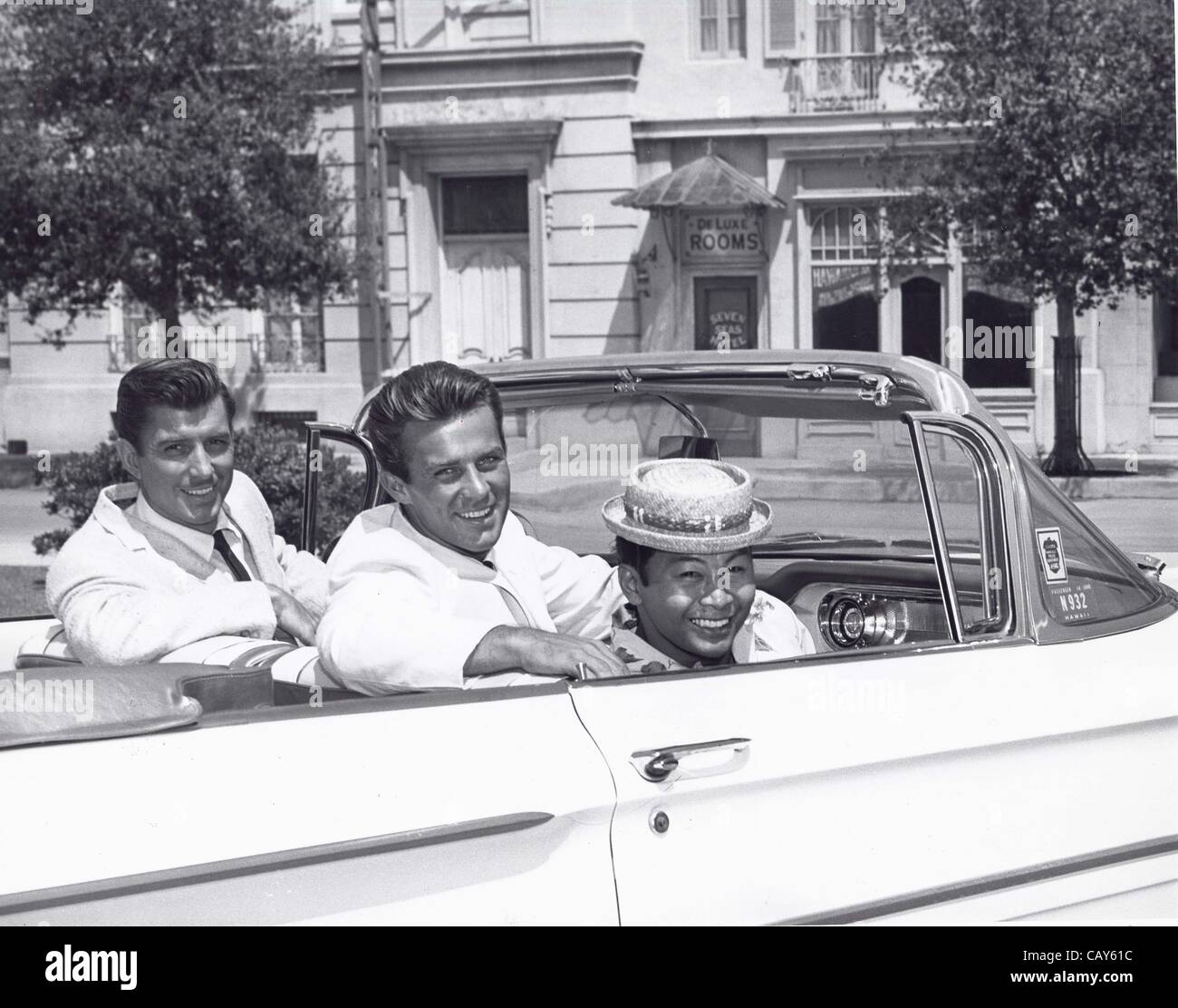 ROBERT CONRAD avec Anthony Eisley et Poncie Ponce.L'Hawaiian Eye 1961 ...