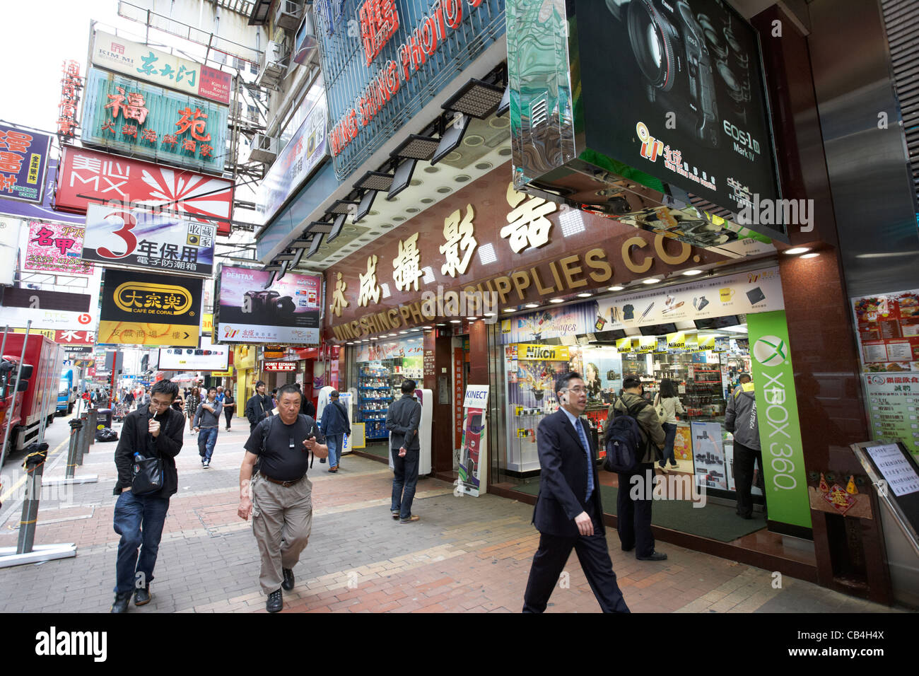 Wing Shing fournitures photo shop sur sai yeung choi street quartier électronique Mong Kok ...