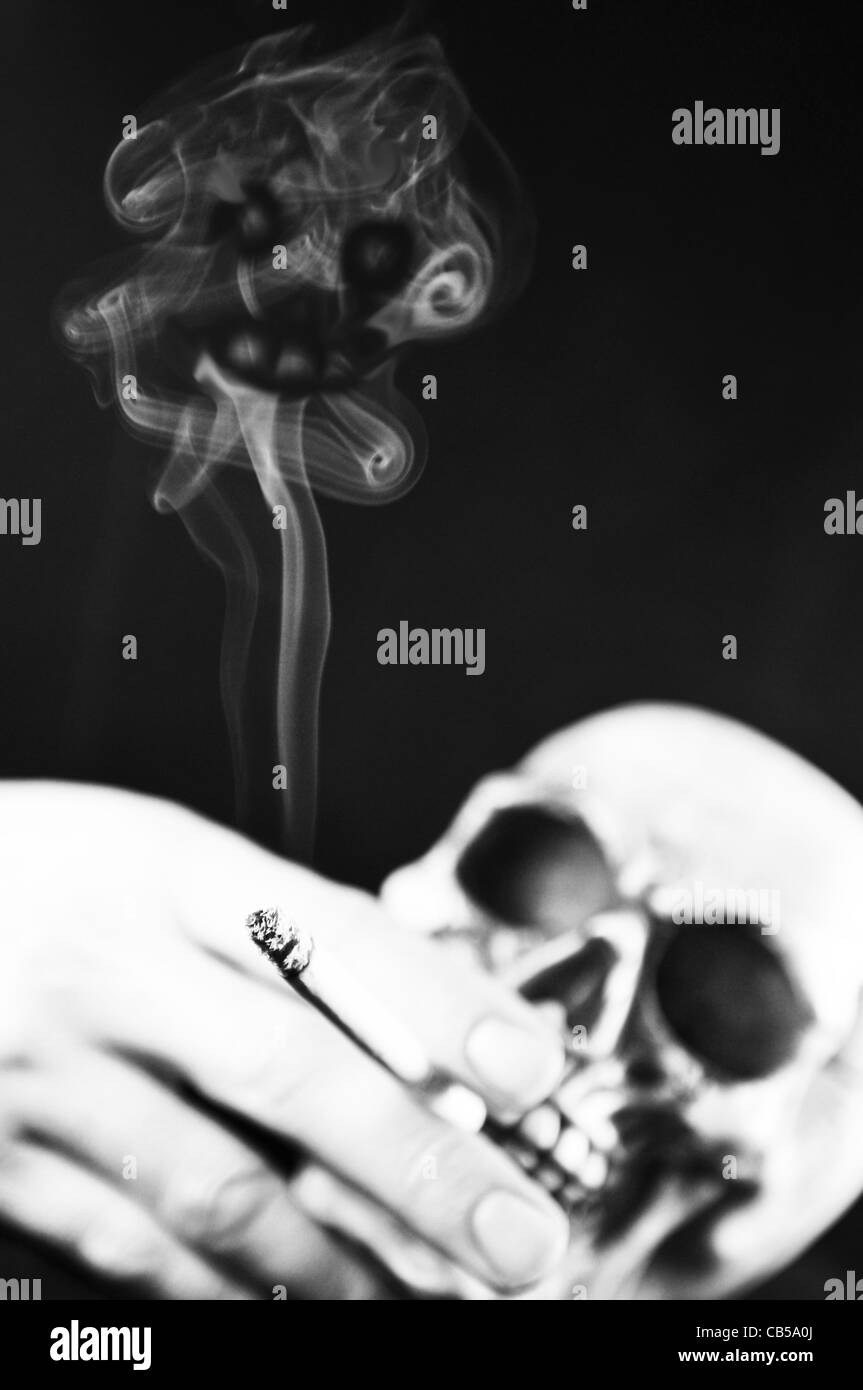 Métaphore de fumer Banque d'images noir et blanc - Alamy