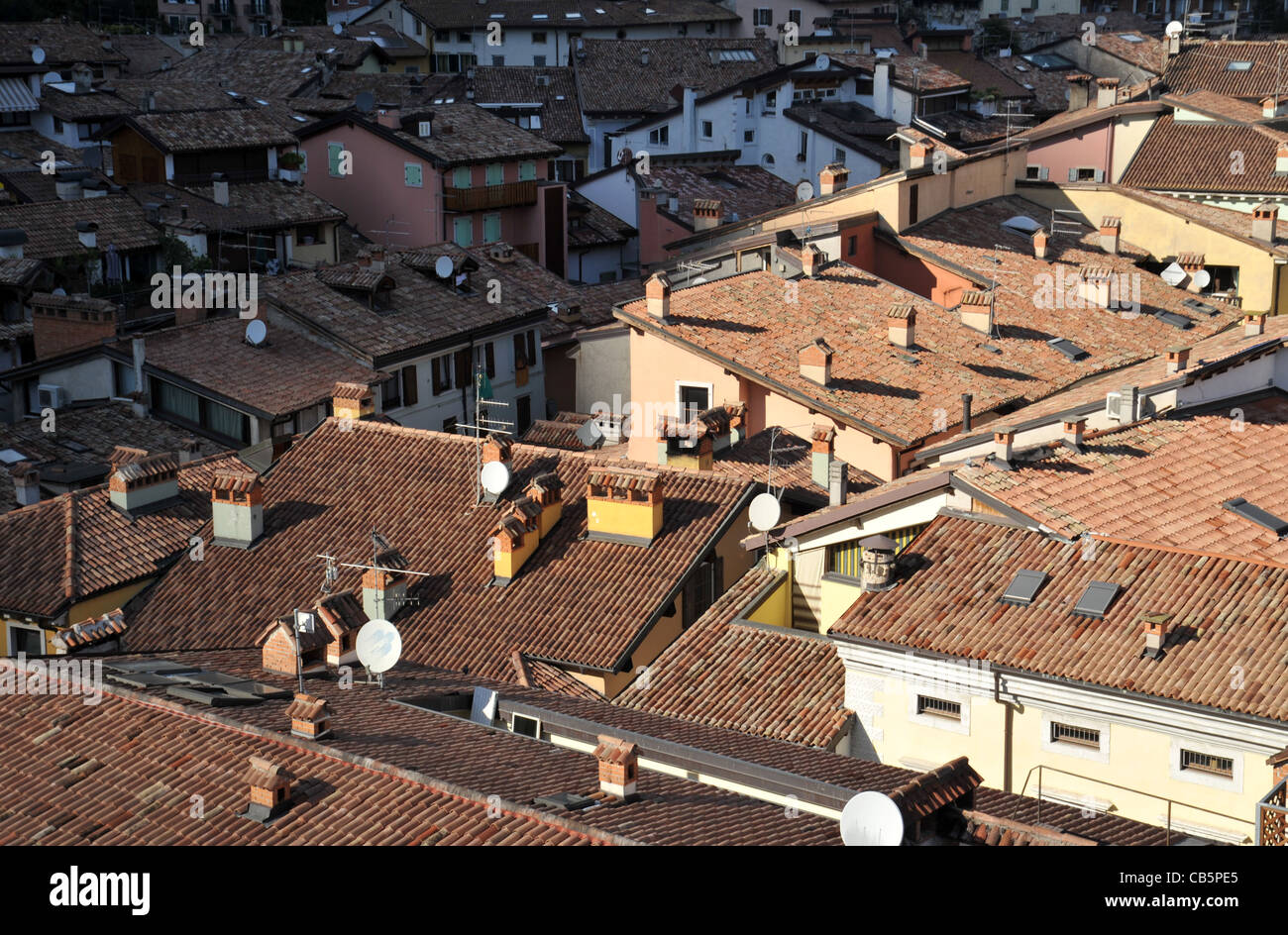 Maison de ville traditionnelle italienne dans les toits de la Riva, le ...