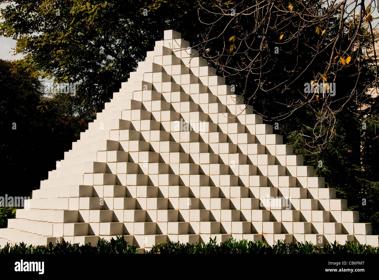 Sol lewitt pyramid Banque de photographies et d’images à haute ...
