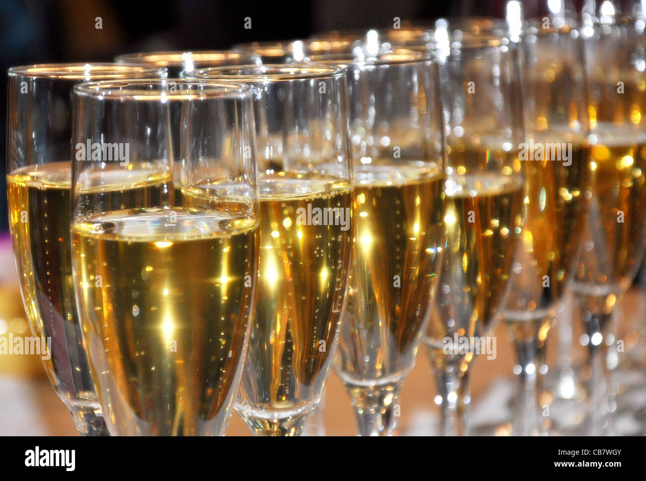 Gold foil champagne bottle neck Banque de photographies et d’images à ...