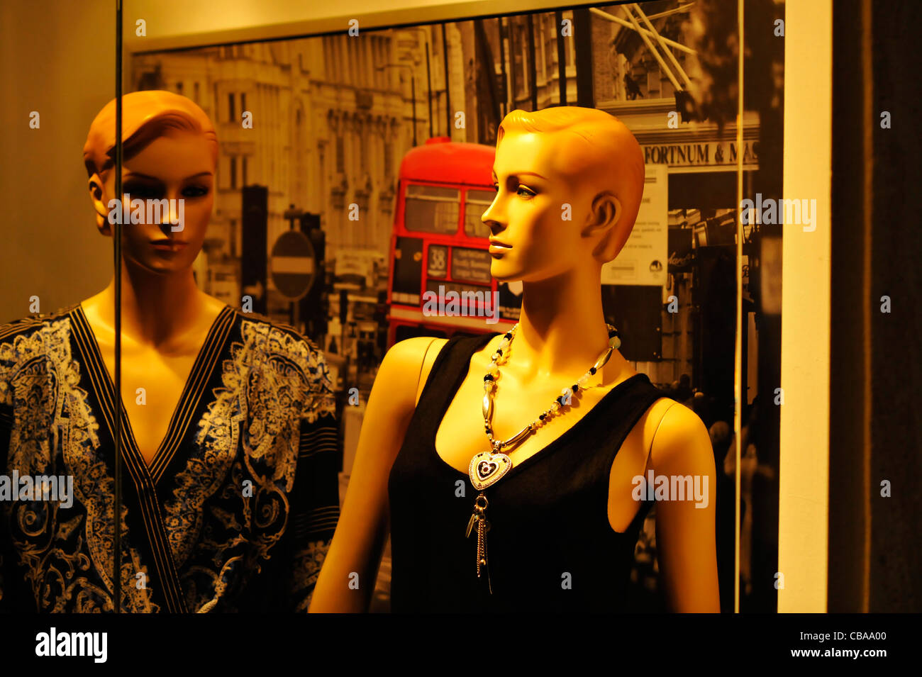 Mannequins dans une vitrine de palma Banque de photographies et d ...