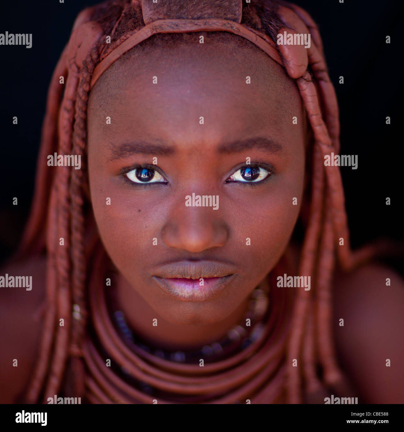 Femme Himba traditionnel avec Hairstyle, Angola Photo Stock - Alamy