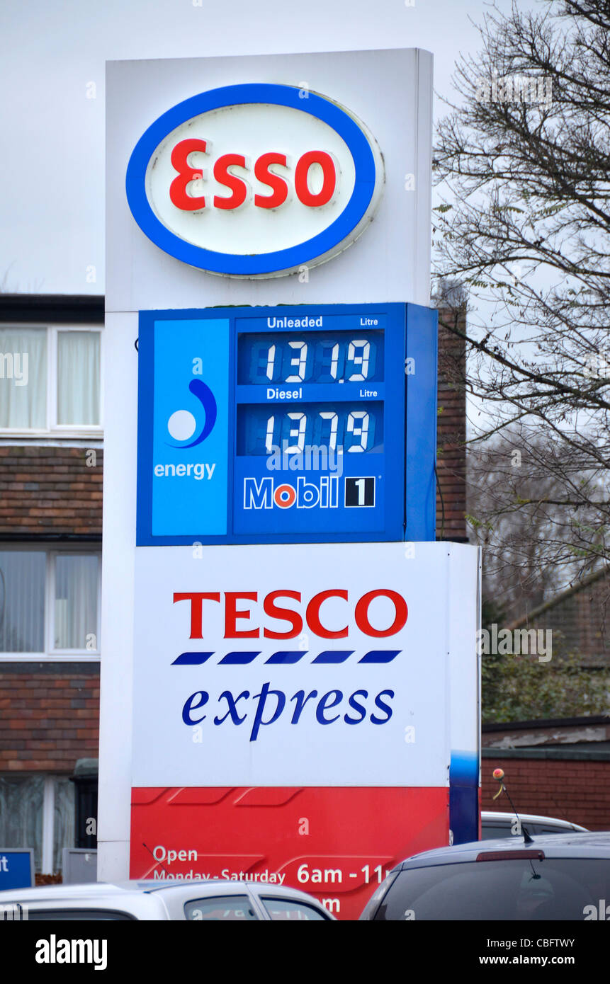 Station essence tesco esso Banque de photographies et d’images à haute ...