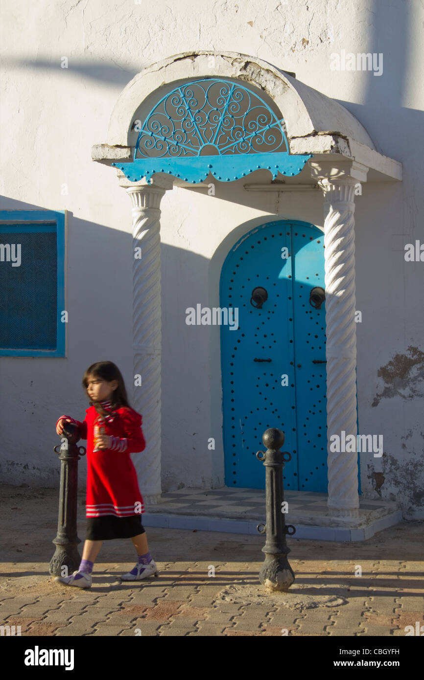 Djerba island traditional dress Banque de photographies et d’images à ...