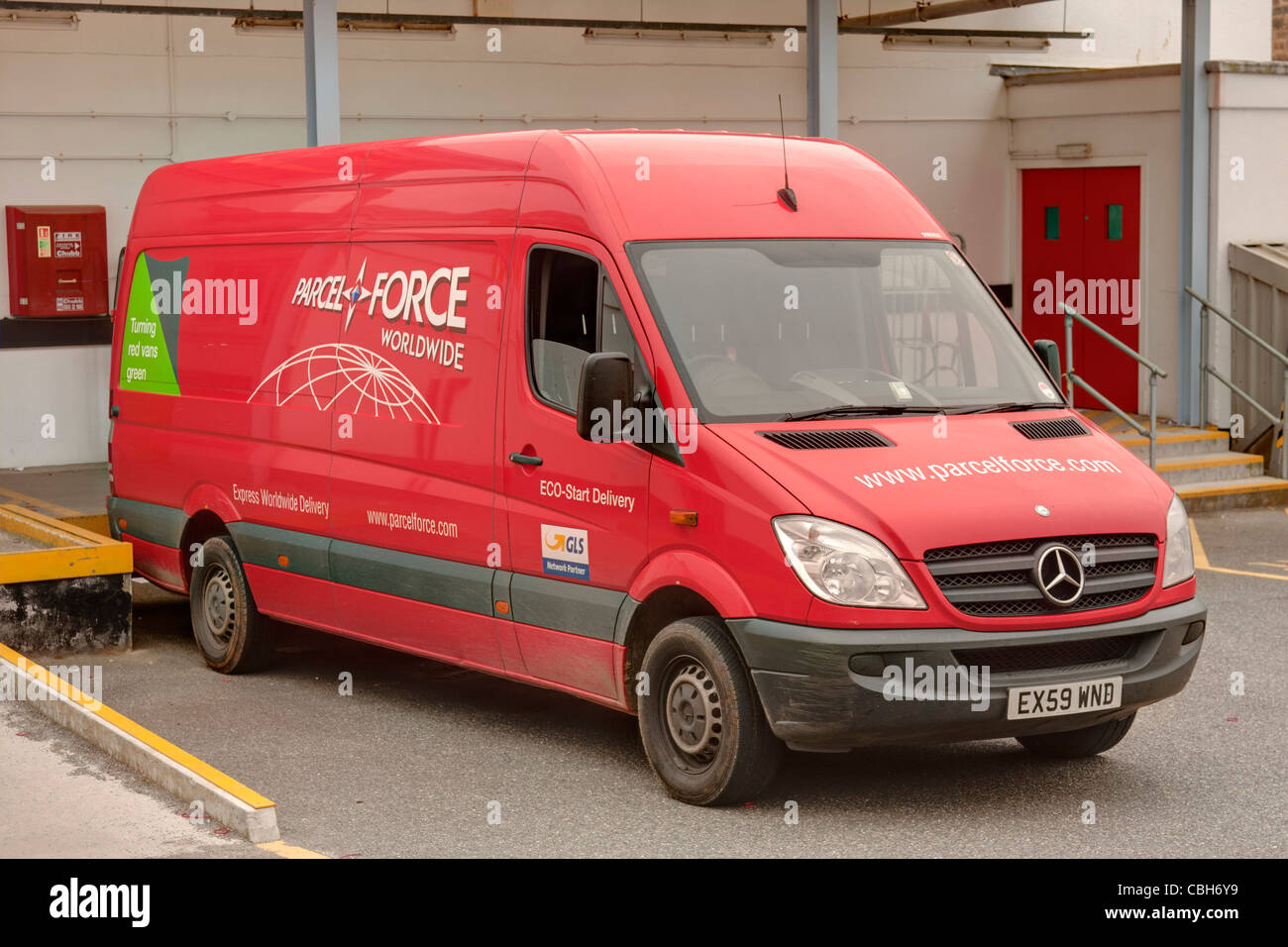 Parcel force delivery van Banque de photographies et d’images à haute ...