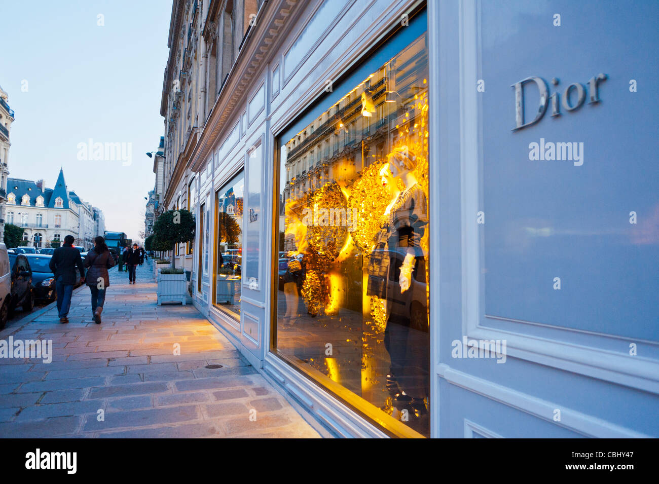 Vitrines Dior Banque d'image et photos - Alamy