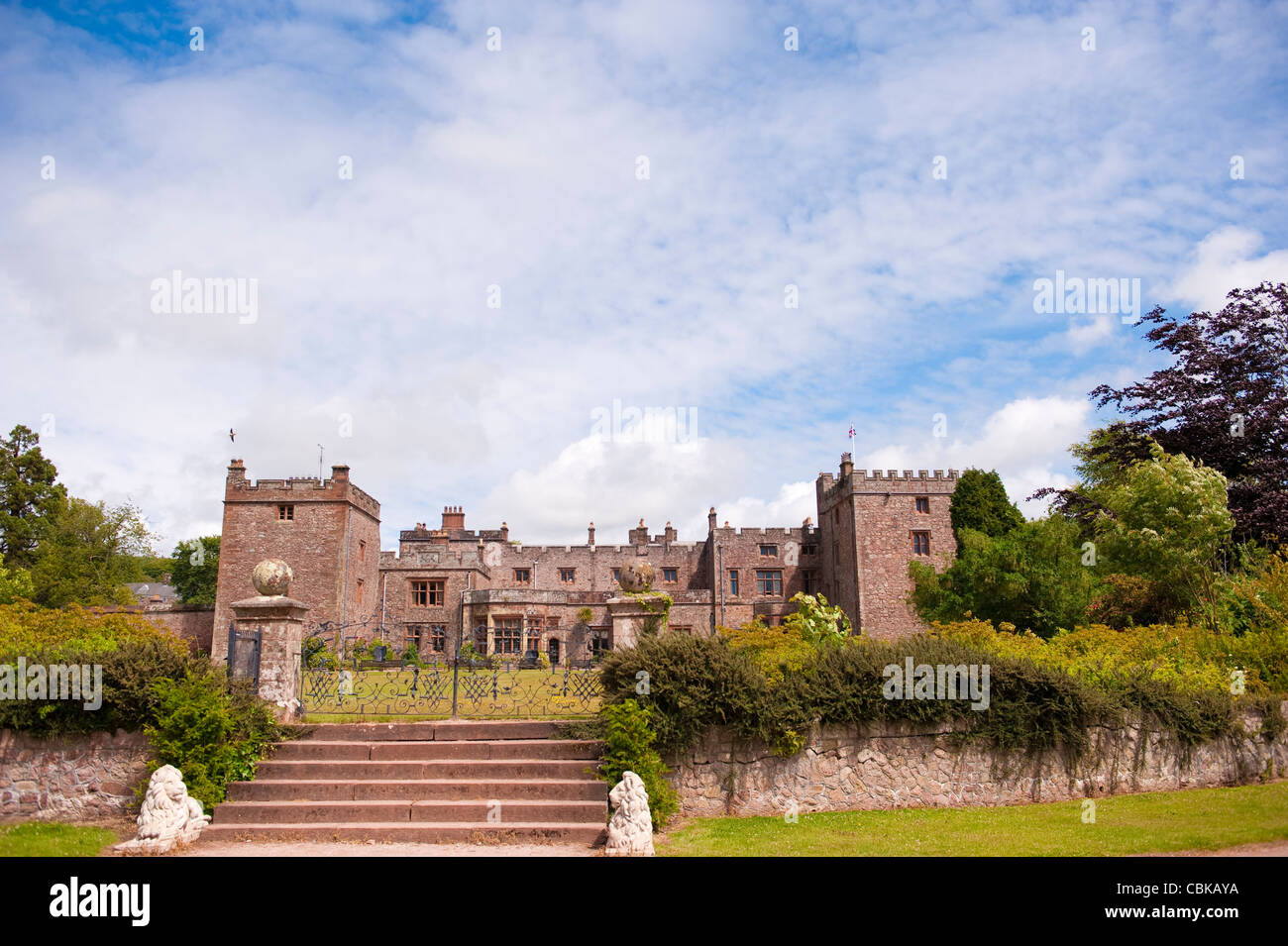 Muncaster castle Banque de photographies et d’images à haute résolution ...