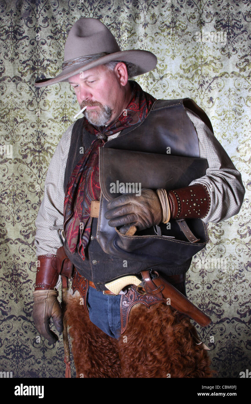 Smoking gun cowboy Banque de photographies et d’images à haute ...