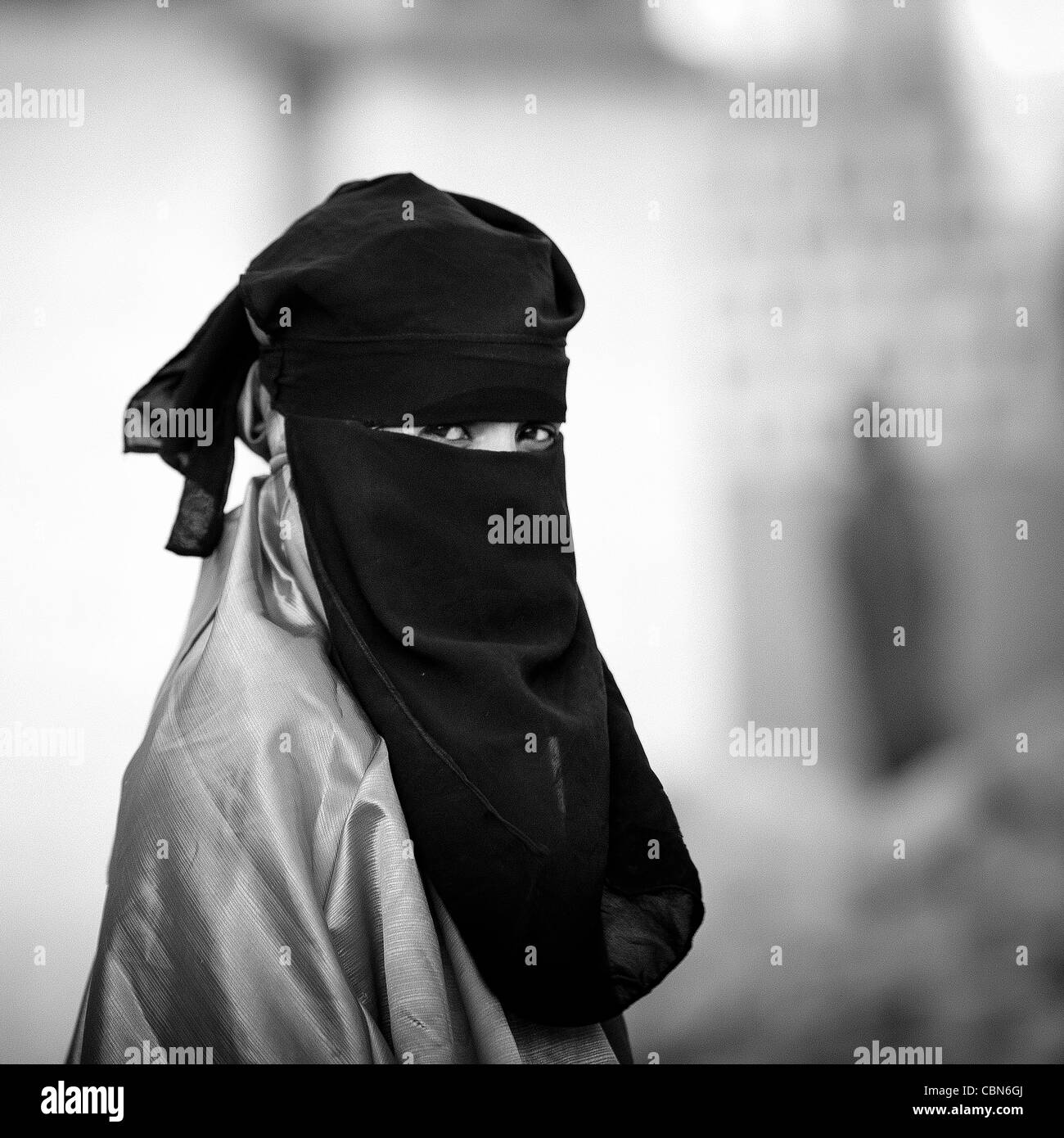 Femme portant le niqab Banque d'images noir et blanc - Alamy
