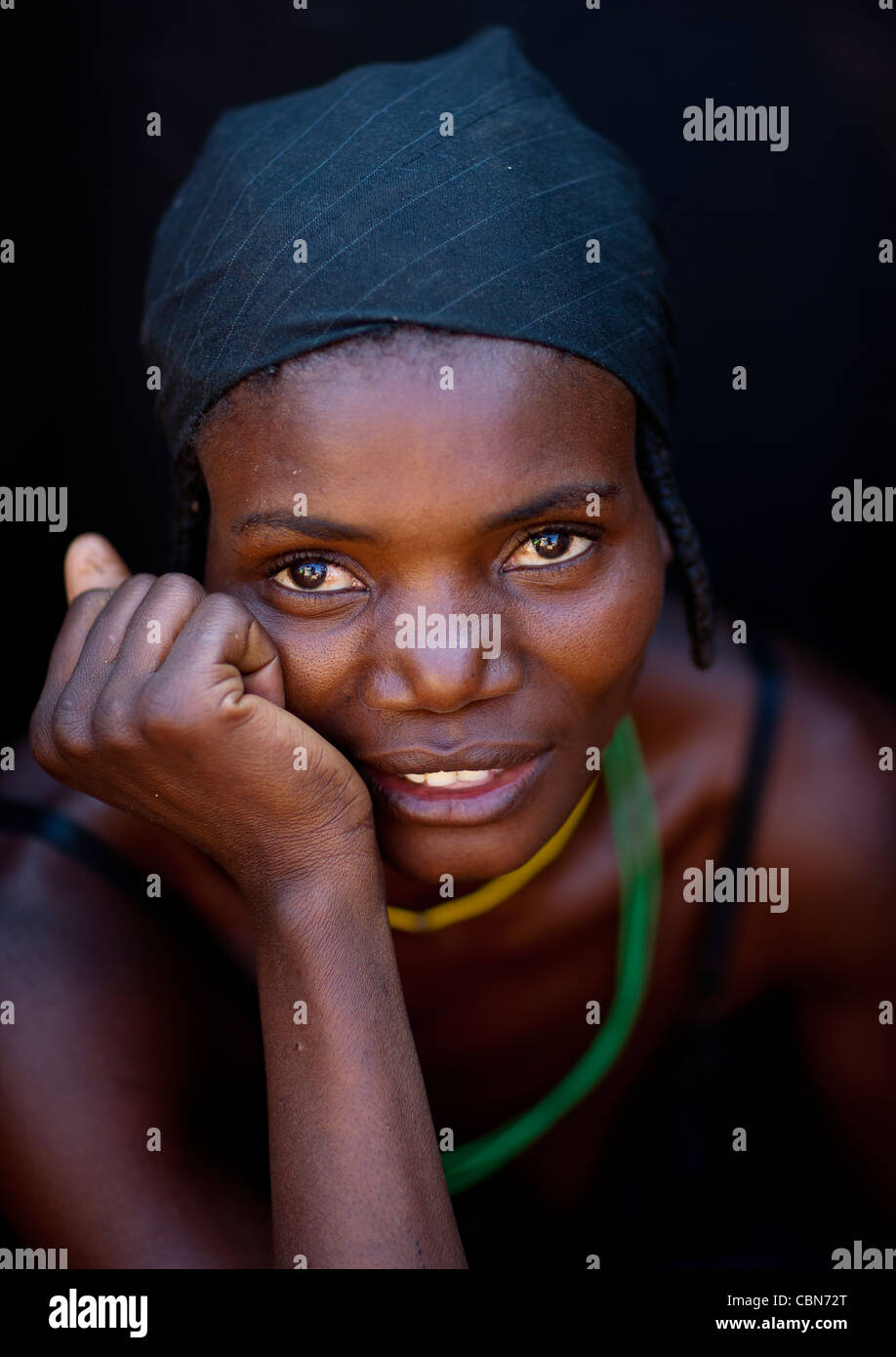 Mudimba tribe girl Banque de photographies et d’images à haute ...