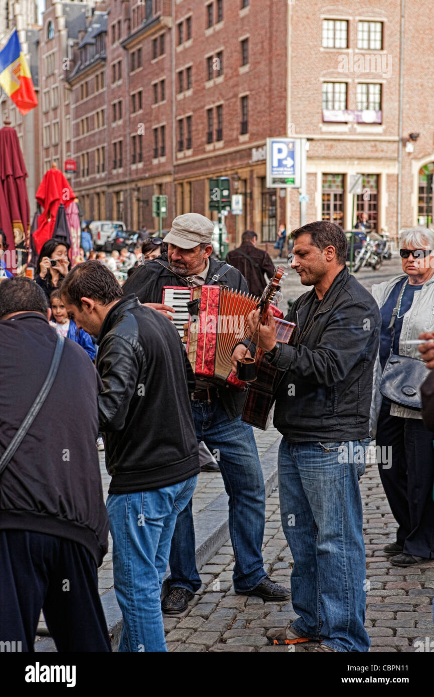 Groupes de musiciens de rue Banque de photographies et d’images à haute ...