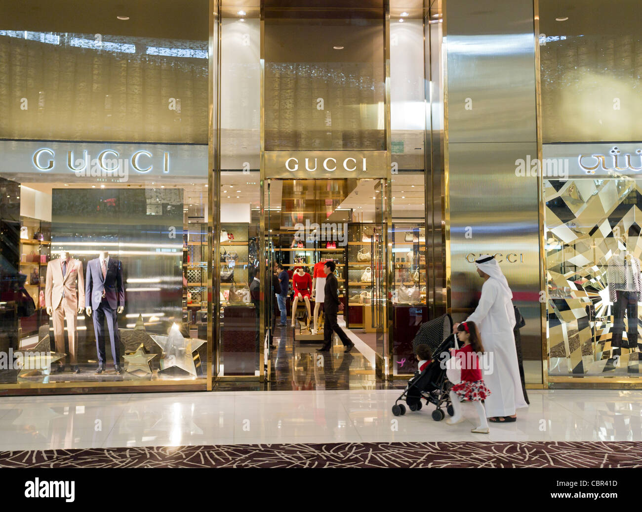Gucci store dubai Banque de photographies et d’images à haute ...