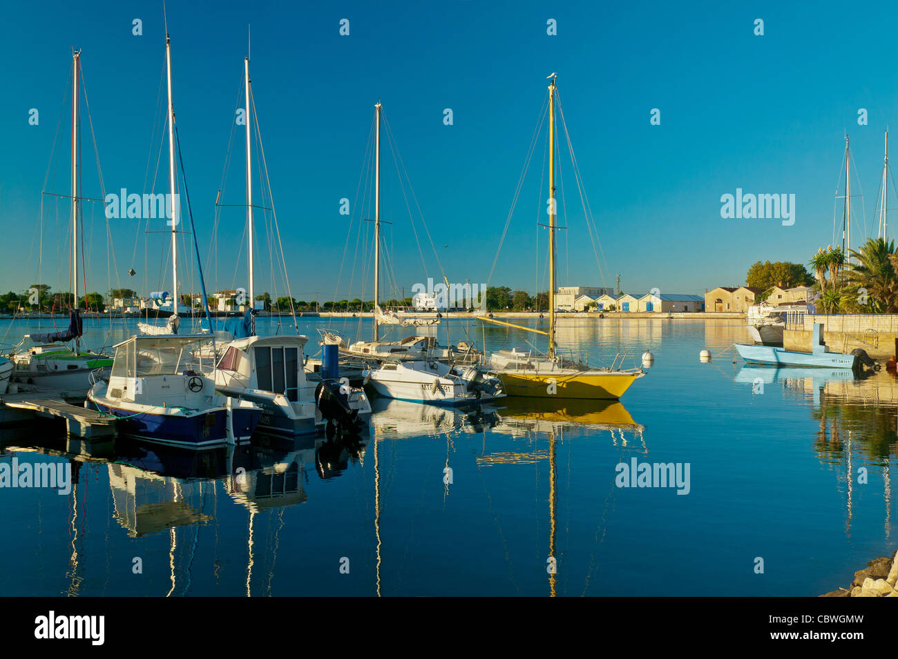 Port saint louis rhone Banque de photographies et d’images à haute ...