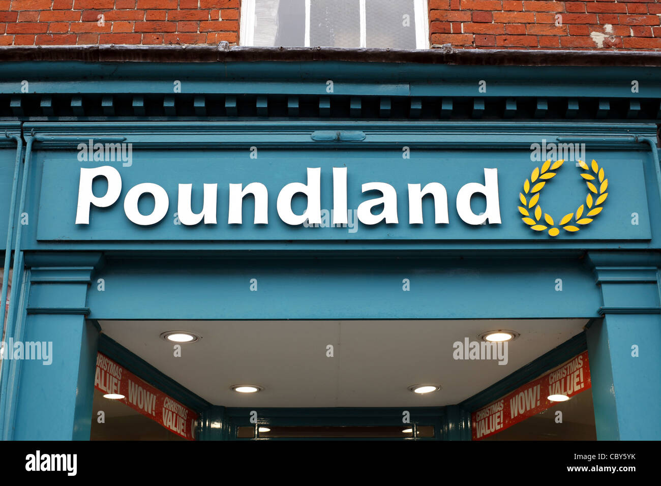 Poundland shop sign Banque de photographies et d’images à haute ...