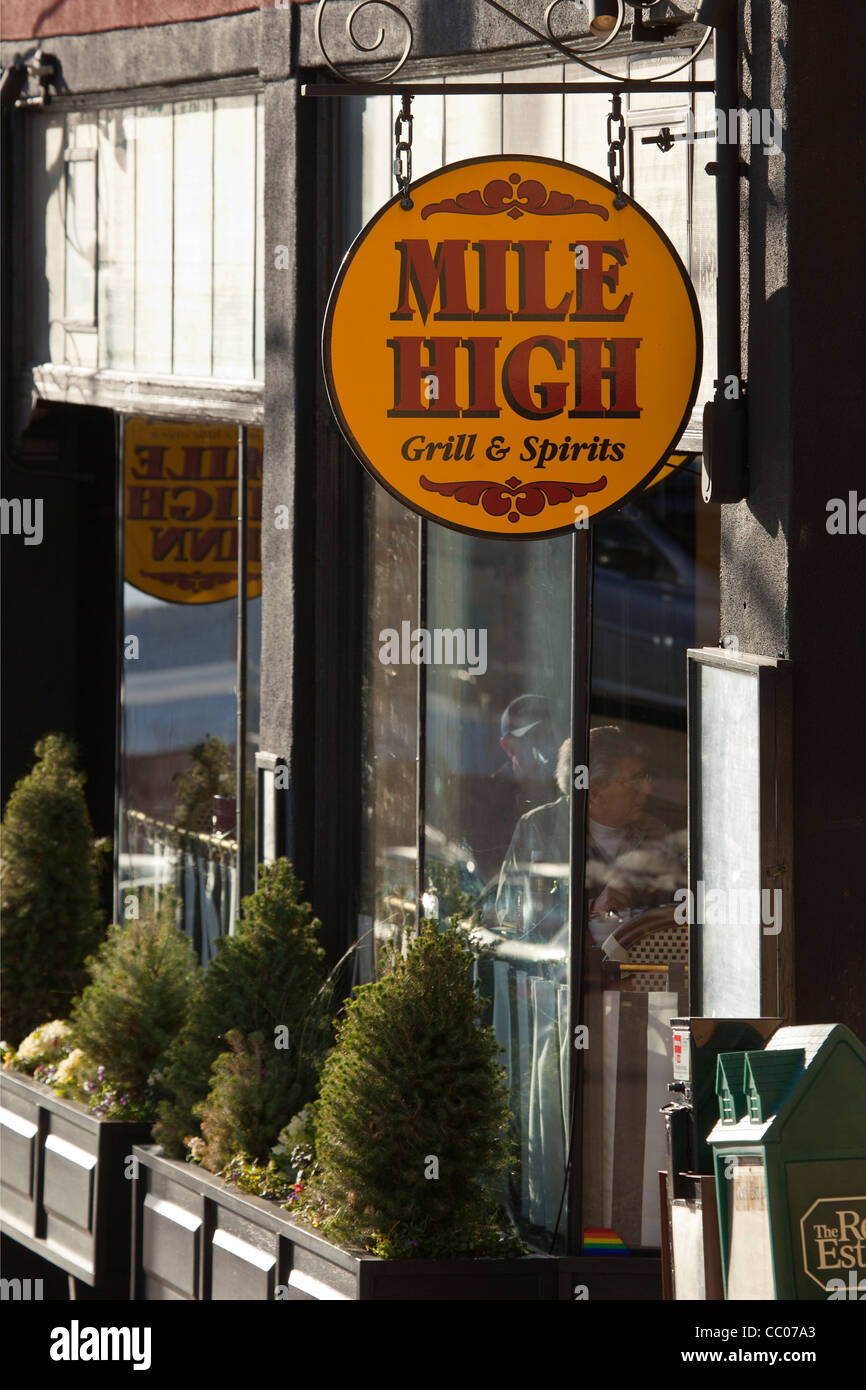 Mile high inn Banque de photographies et d’images à haute résolution ...